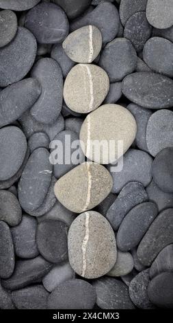 USA, Washington State. Rocks aligned in a row Stock Photo - Alamy