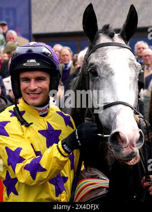 Il Etait Temps and jockey Danny Mullins after winning the bet365 ...