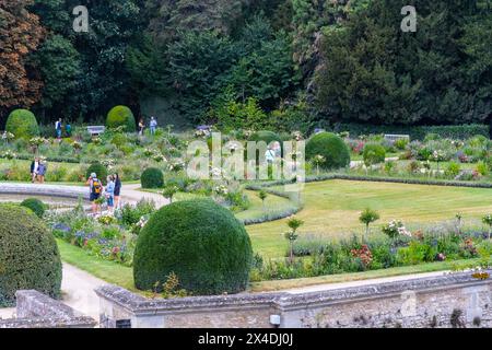 Section of the expansive gardens designed by Catherine de Medici at ...