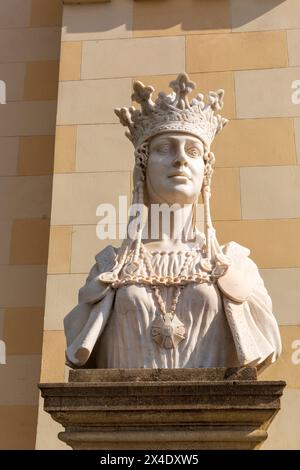 Romania, Transylvania. statue of Queen Maria Stock Photo - Alamy