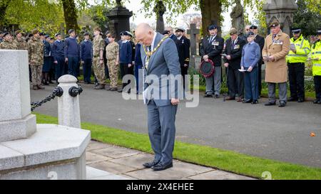 Mayor of Warrington, Cllr Steve Wright, lays a wreath on ANZAK Day 2024 ...
