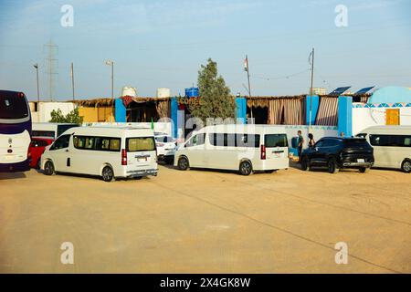 A desert rest stop in the Egyptian Western desert Stock Photo - Alamy