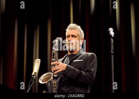 Der amerikanische Jazz-Sänger und Saxophonist Curtis Stigers im ...