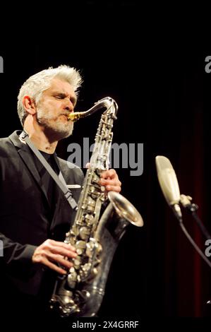 Der amerikanische Jazz-Sänger und Saxophonist Curtis Stigers im ...