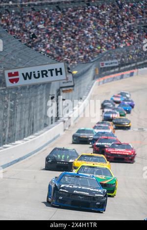 Chris Buescher races for position for the Wurth 400 in Dover, DE, USA ...