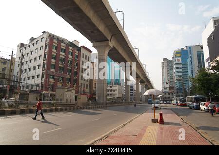 Karwan Bazaar Metro Station. Kazi Nazrul Islam Avenue, Dhaka ...