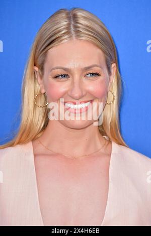 Beth Behrs bei der CBS Fall Schedule Celebration in den Paramount ...