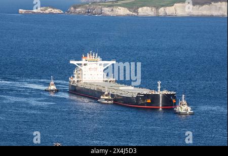 Vessel, GCL Dunkirk, solids bulk carrier, performing docking maneuvers ...