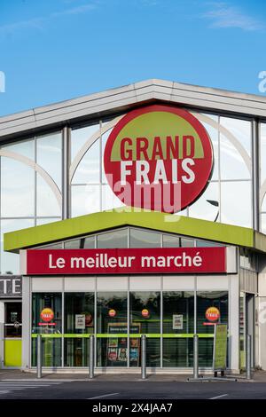 Grand Frais logo. Grand Frais is a French supermarket chain specialized ...