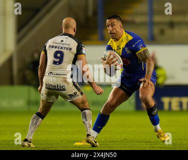 Paul Vaughan #10 of Warrington Wolves arrives ahead of the Betfred ...