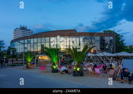 Linz, open air bar Sandburg, concert hall Brucknerhaus in Donau ...