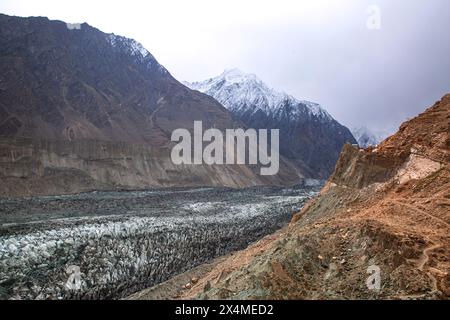 Hopper Glacier in Hunza, Gilgit Baltistan. Beautiful mountains view ...
