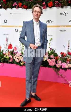 Julius Feldmeier bei der Ankunft zur Verleihung des Deutschen ...