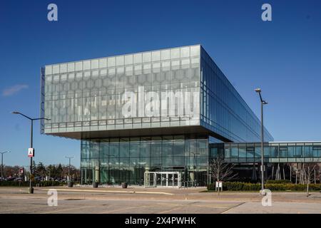 Cairns Complex is a health and bio science research building in Block ...