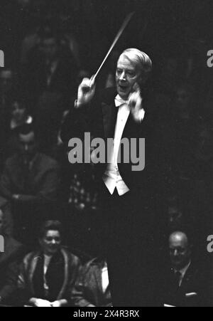 Charles Munch performing, 1958 Stock Photo - Alamy