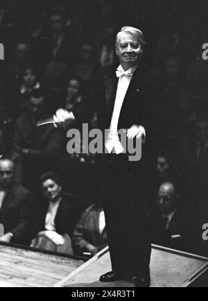 Charles Munch performing, 1958 Stock Photo - Alamy