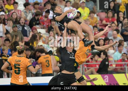 New Zealand's Risi Pouri-Lane scores a try against the United States ...