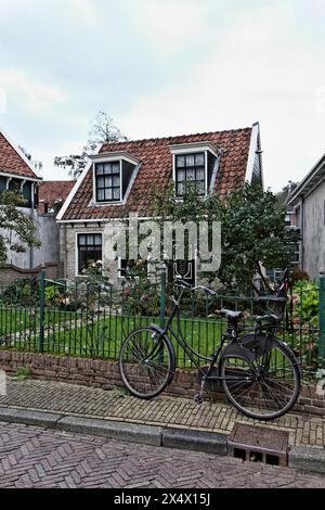 Holland, Edam village (Amsterdam), typical dutch stone house Stock ...