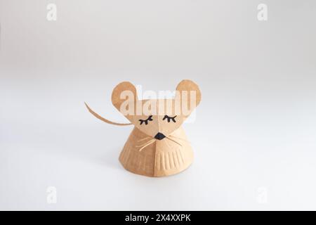how to make a paper plate mouse craft Stock Photo - Alamy