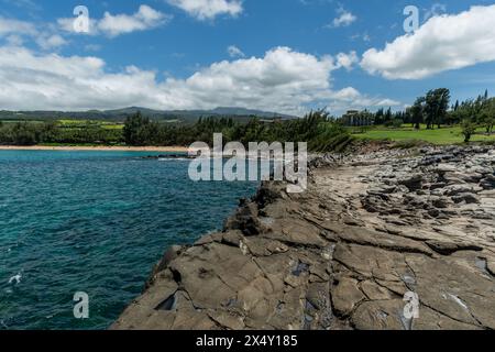 Scenic Honokahua bay vista with Dragon's Teeth rocks in the foreground ...