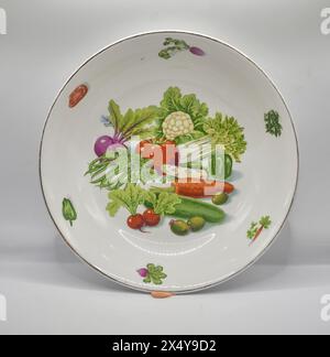 retro serving bowl with vegetable design on inside Stock Photo - Alamy