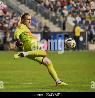 Seattle Sounders FC goalkeeper Andrew Thomas (26) lifts the Leagues Cup ...