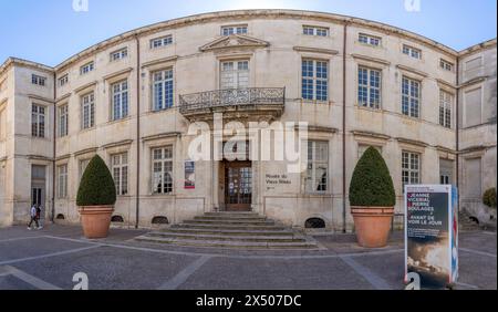 Nîmes - 04 17 2024: View the garden of the Old Nimes Museum Stock Photo ...