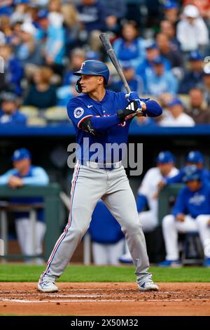 Texas Rangers' Corey Seager waits on a pitch from Seattle Mariners ...