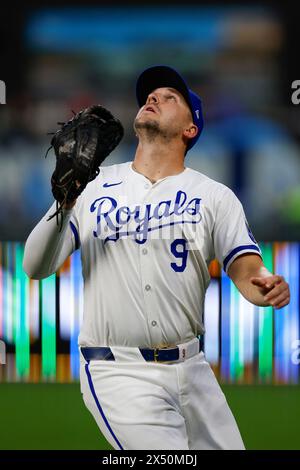 Kansas City Royals' Vinnie Pasquantino (9) runs the bases after hitting ...