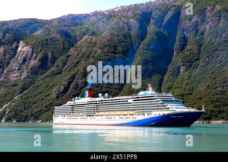 Cruising along the Alaskan shore line Stock Photo - Alamy