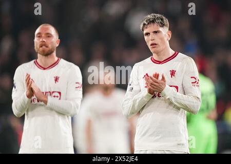Manchester United's Alejandro Garnacho (right) and Arsenal's Leandro ...