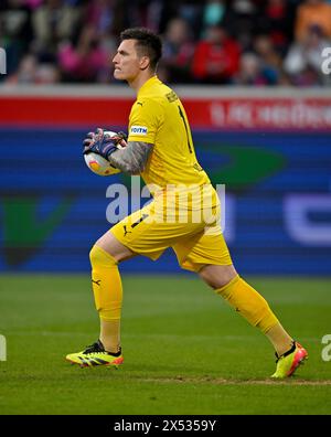 Kevin Mueller (FC Heidenheim, #01) beim warm up vor dem Spiel, RB ...