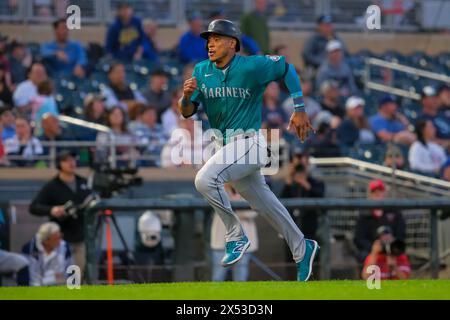 Seattle Mariners designated hitter Jorge Polanco (7) celebrates after ...