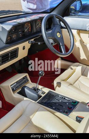 1988 Ferrari Mondial QV dashboard Stock Photo - Alamy