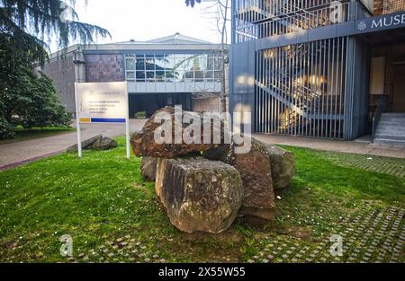 Building of the Faculty of Geology, Llamaquique campus, University of ...