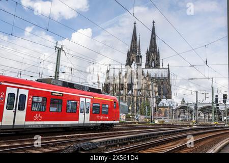Regionalbahn Zug der Deutsche Bahn DB Regio vom Typ Bombardier Talent 2 ...