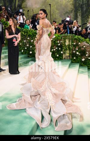 Mona Patel attends The Metropolitan Museum of Art's Costume Institute ...
