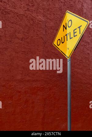 yellow no outlet, dead end sign Stock Photo - Alamy