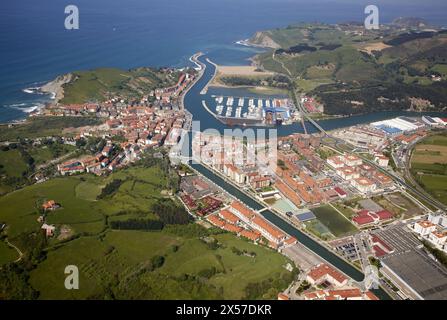 Mouth of Urola river, Zumaia, Guipuzcoa, Basque Country, Spain Stock ...