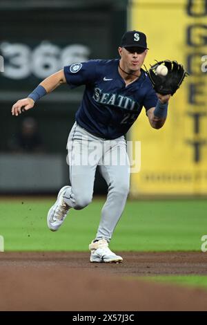 Seattle Mariners shortstop Dylan Moore (25) gets the out in the bottom ...