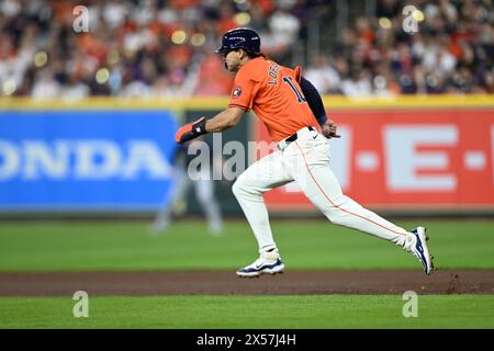 Houston Astros' Joey Loperfido runs to first base during the third ...