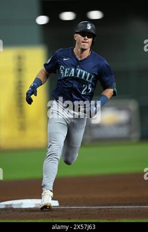 Seattle Mariners' Dylan Moore rounds the bases after hitting a solo ...