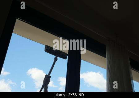 Rubber squeegee cleans a soaped window Stock Photo - Alamy