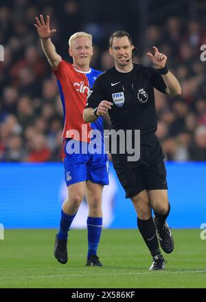 Will Hughes of Crystal Palace gestures during the Premier League match ...