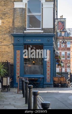 The Flask pub in Hampstead village, north London Stock Photo - Alamy