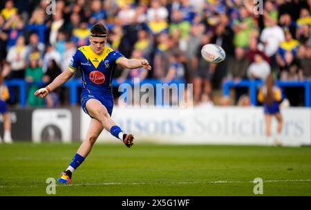 Warrington Wolves' Josh Thewlis scores a try during the Betfred Super ...