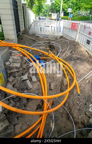Laying of fiber optic cables Stock Photo - Alamy