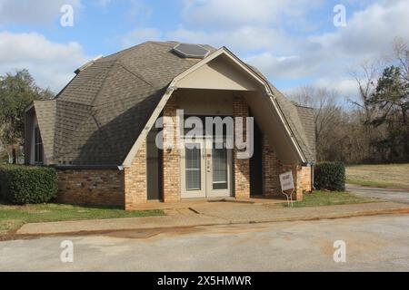 Whitehouse TX - January 4, 2024: Geodesic Building Used As Commercial ...