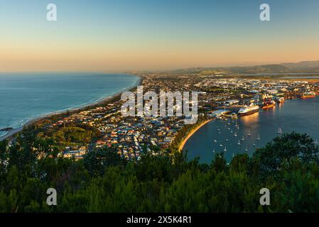 Sunset Skyline of Mount Maunganui, Tauranga, Bay of Plenty, North ...