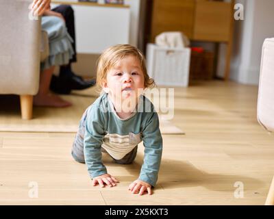 Baby boy crawling in the room Stock Photo - Alamy